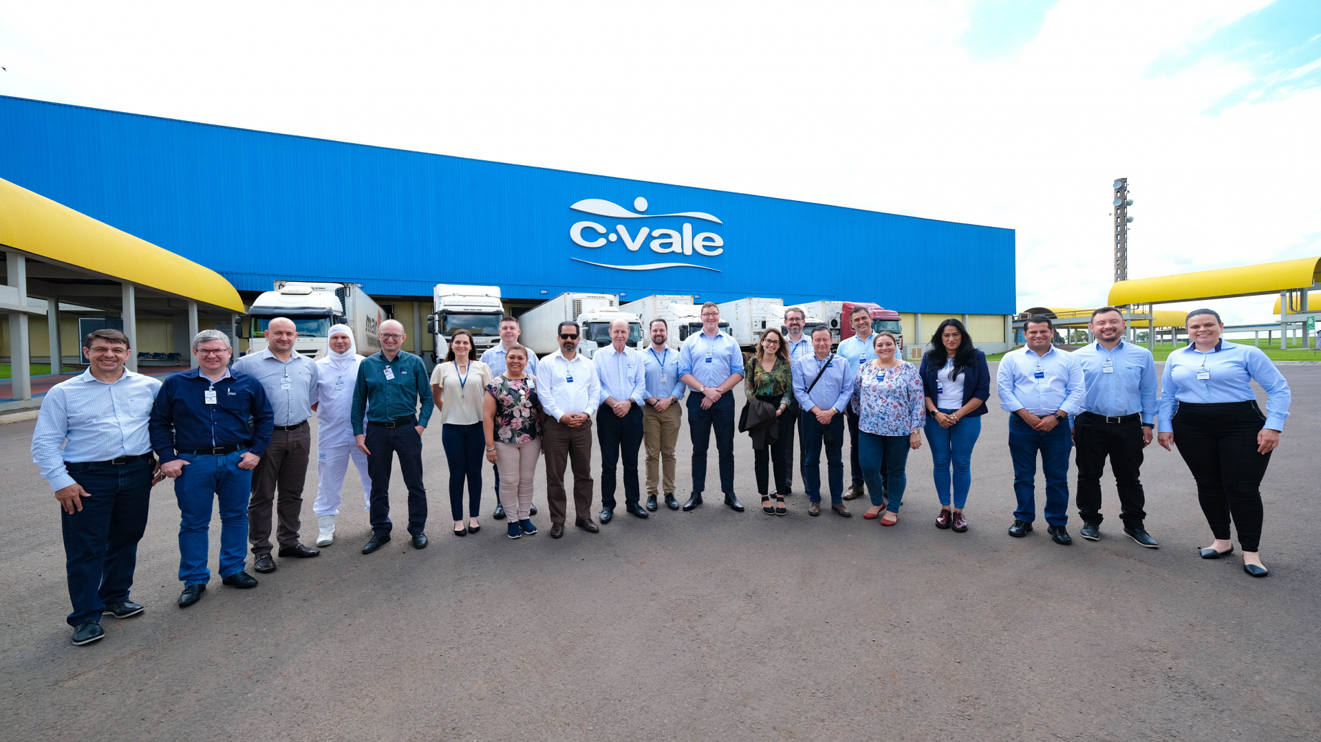 Notícia - Diplomatas de cinco países visitam indústrias da C.Vale